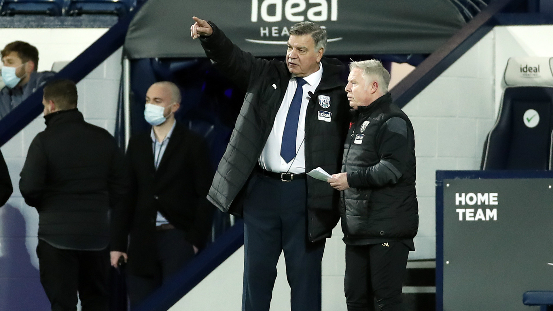 Former England manager names the Premier League title race ‘surprise ...