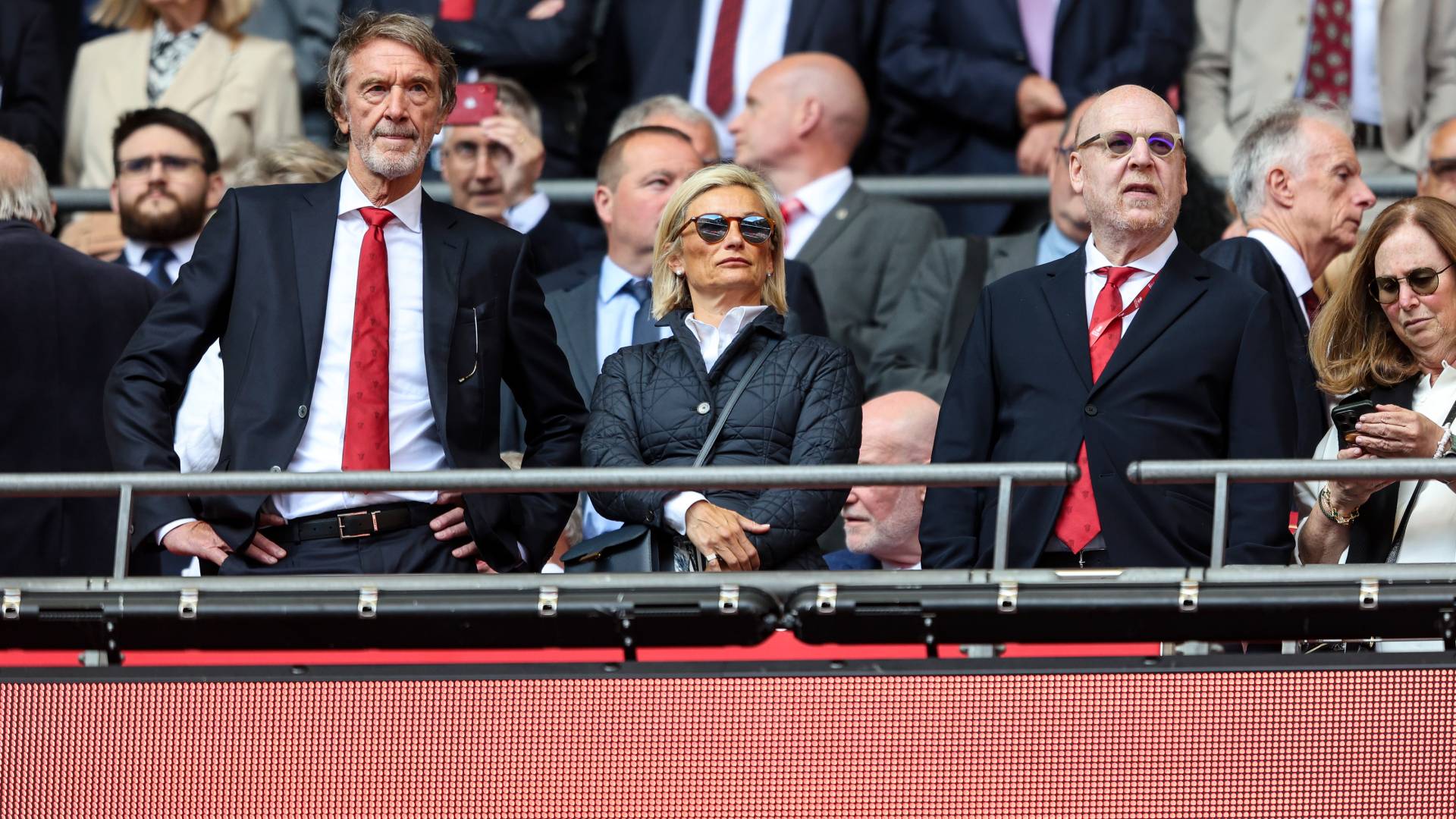 Former Manchester United striker urges club to poach Premier League ...
