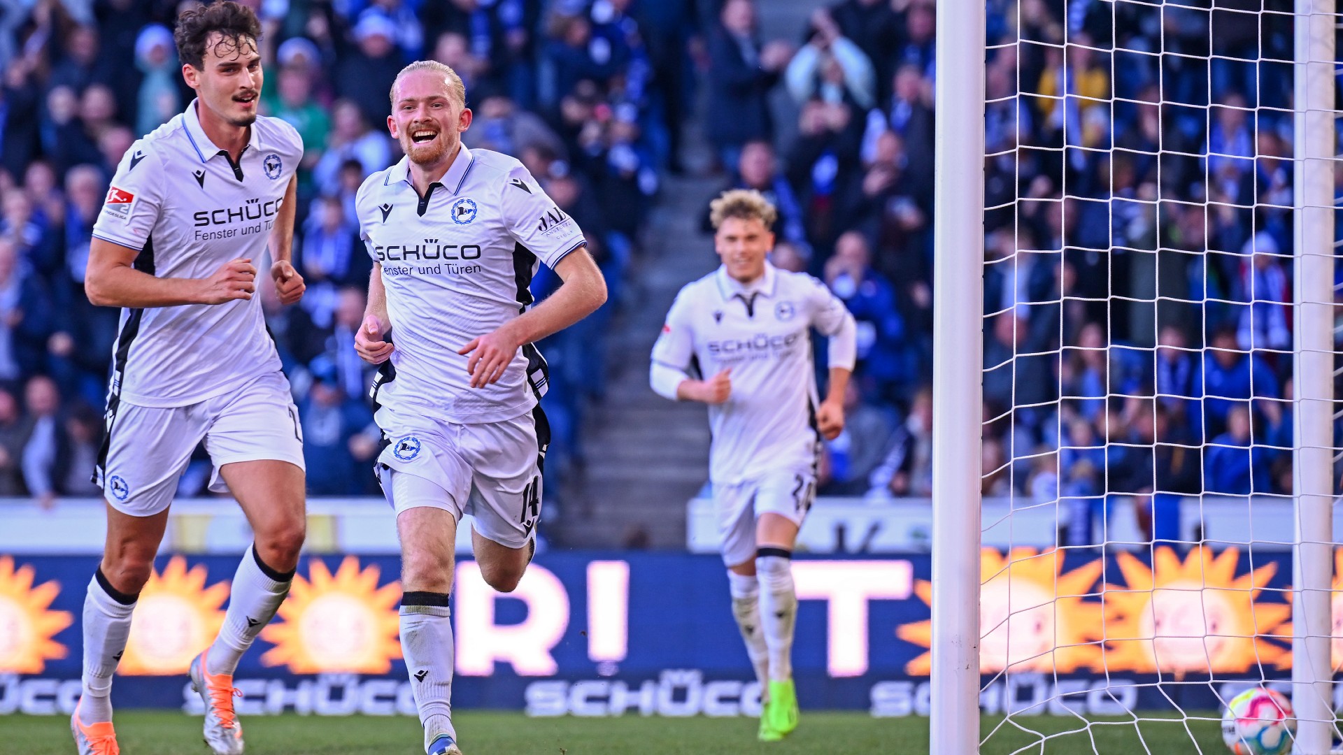 1. FC Kaiserslautern vs. Arminia Bielefeld heute live: Die Übertragung der 2. Liga | DAZN News DE