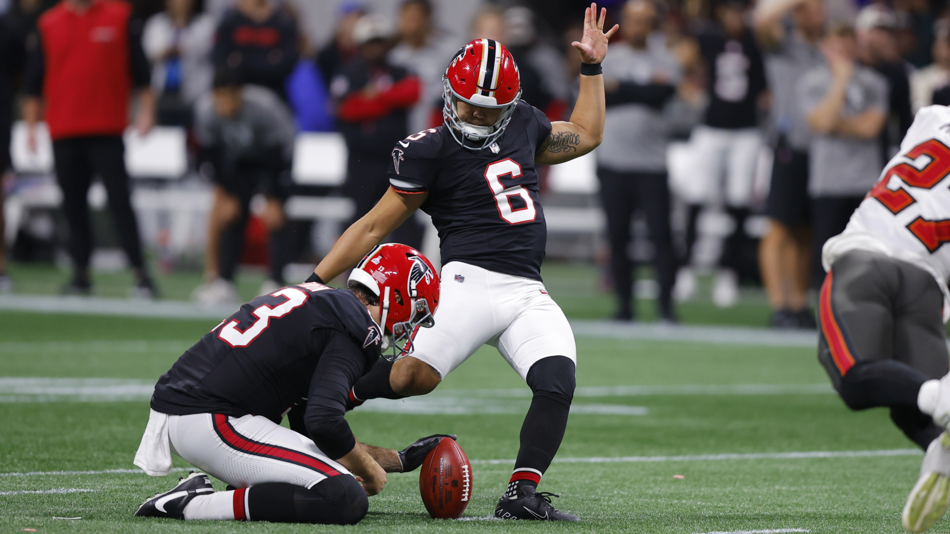 Are kickers and punters the same player in the NFL? | DAZN News US