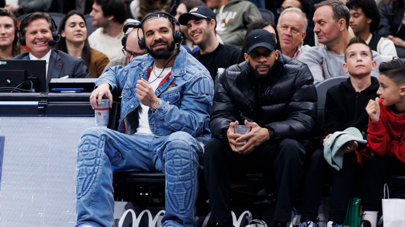 Drake Sonriendo 2024
