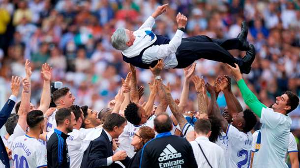 Carlo Ancelotti y el puro: la épica foto fumando en la celebración de LaLiga 2022 con el Real ...