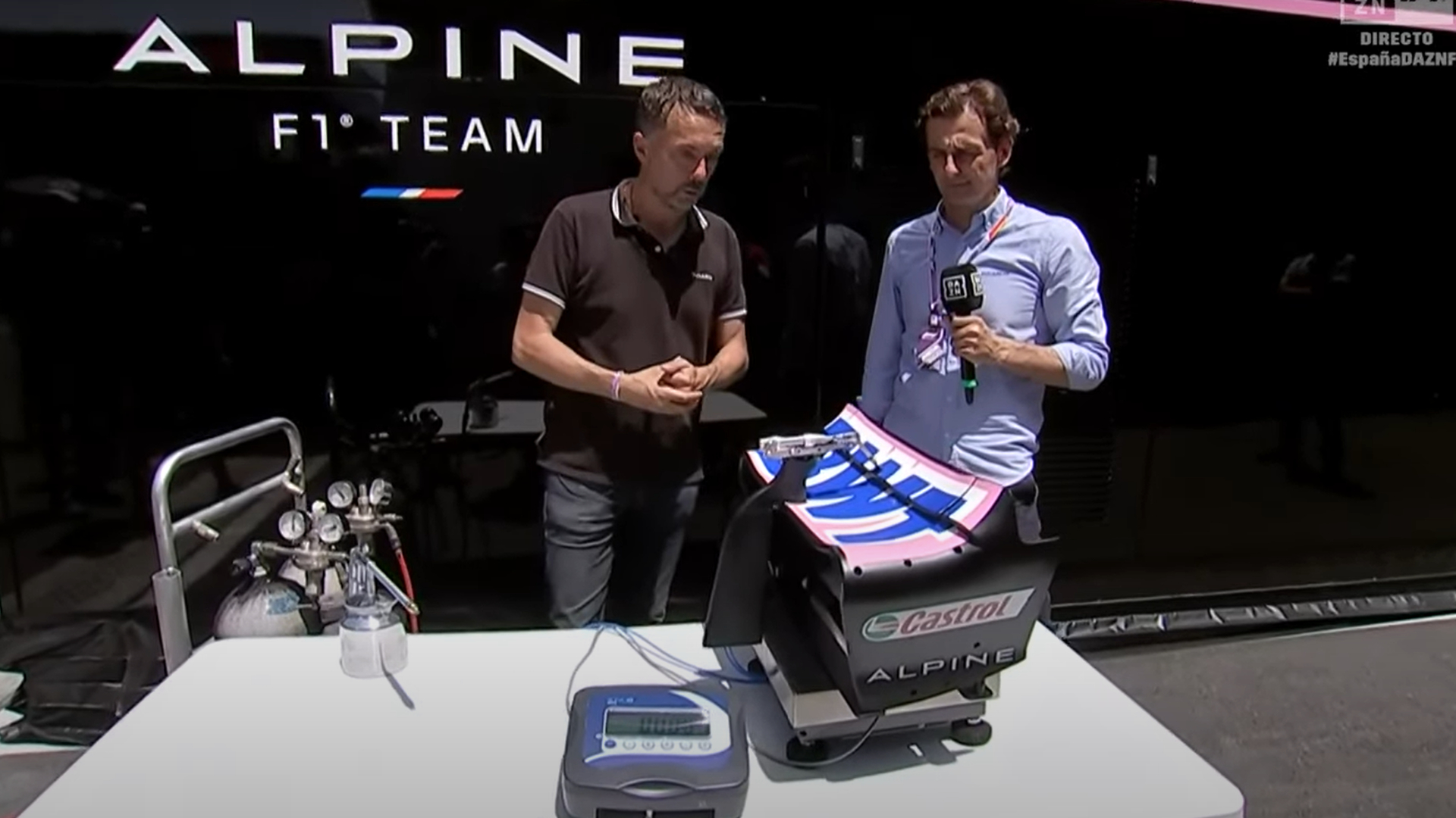 Albert Fàbrega y Pedro de la Rosa la lían probando un DRS en el Gran ...