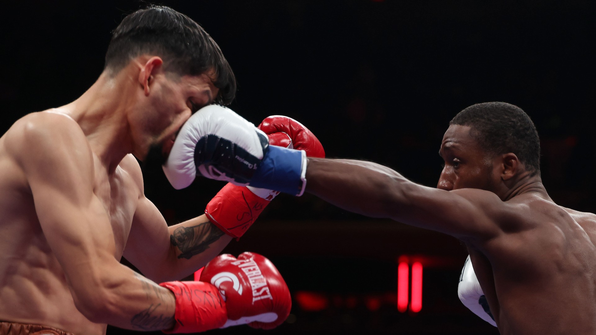 Bruce Carrington becomes WBC featherweight world champion with this ...