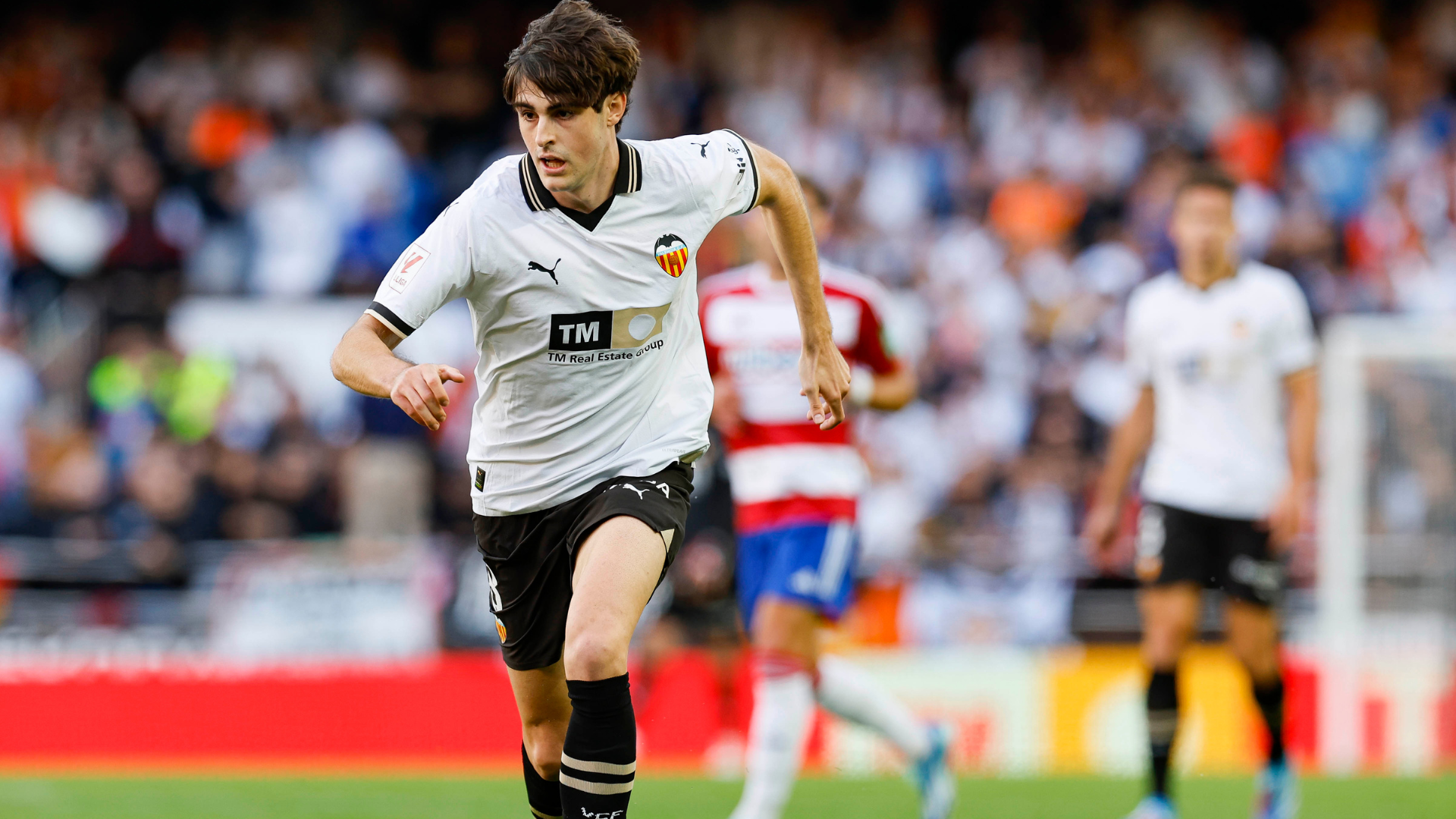 ¿Quién es y cómo juega Javi Guerra? El canterano del Valencia que ...