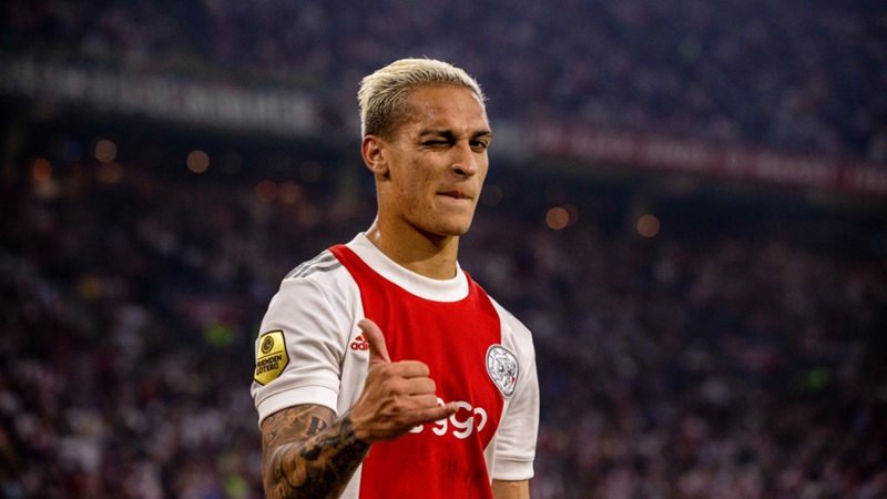 Manchester United confirm deal to sign Antony from Ajax | DAZN News US