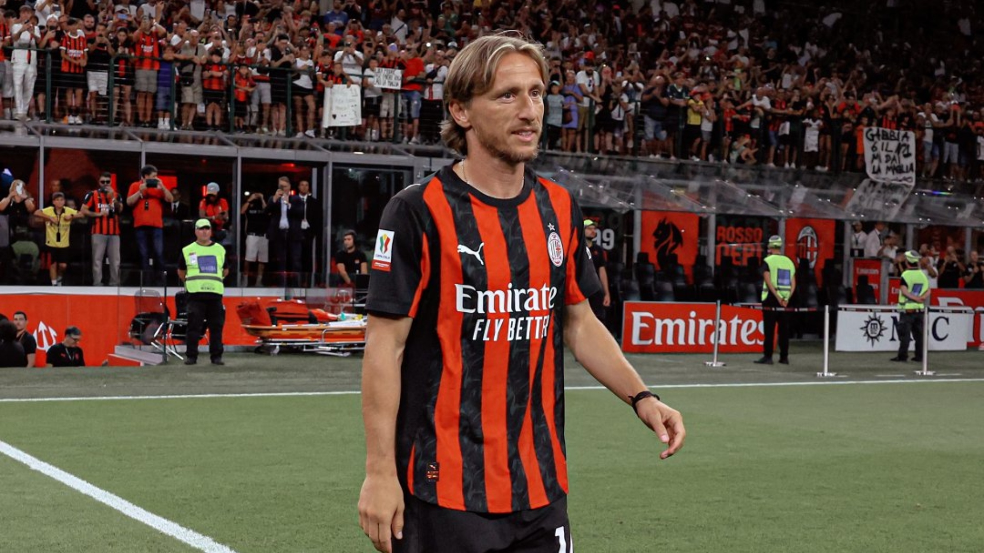 San Siro ruge para dar la bienvenida a Luka Modric al AC Milan y los ...