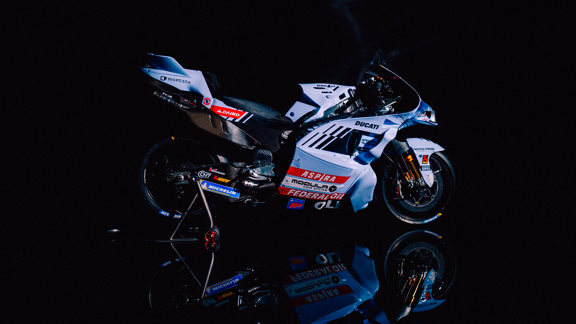 Presentación Gresini Racing MotoGP 2025 con Álex Márquez y Fermín ...