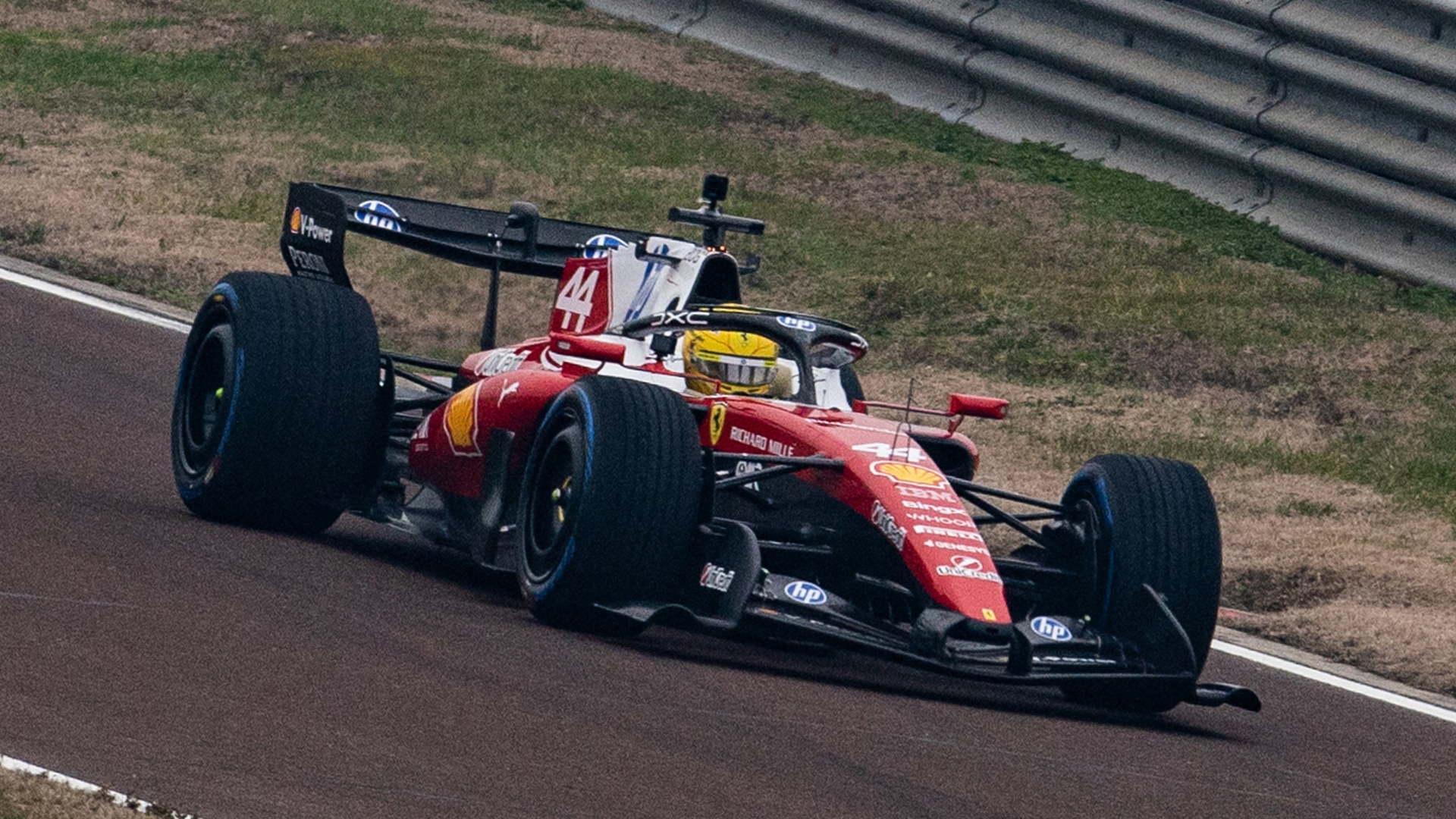 Lewis Hamilton protagoniza un curioso momento en el estreno del nuevo ...