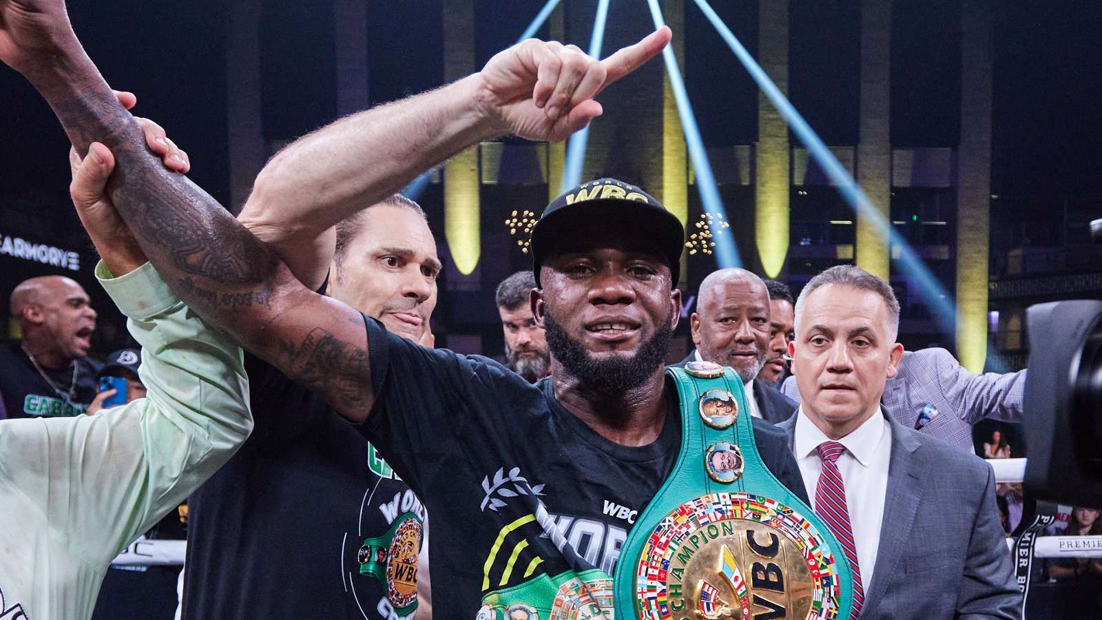 Carlos Adames gets controversial ninth-round TKO win over Julian ...