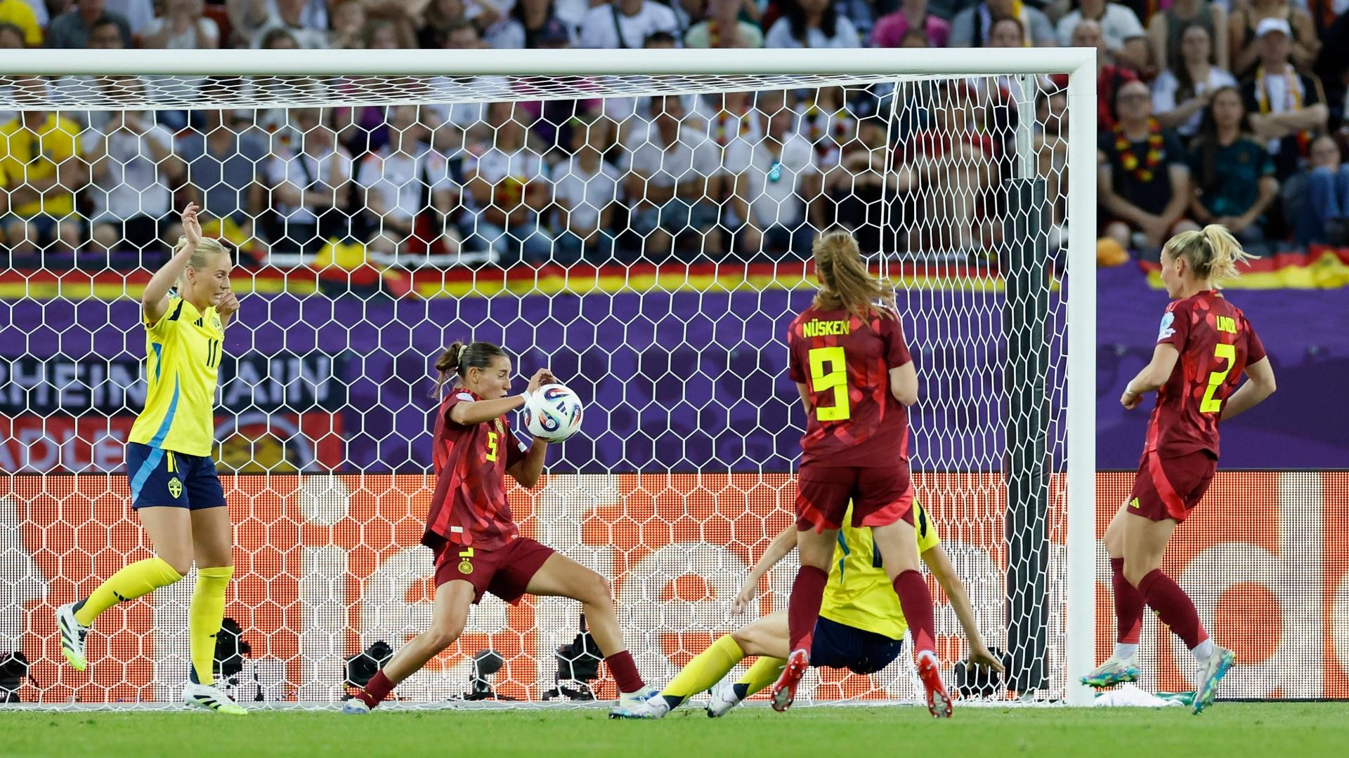 Wer zeigt / überträgt Viertelfinale der Frauen EM im TV und LIVE-STREAM? | DAZN News DE