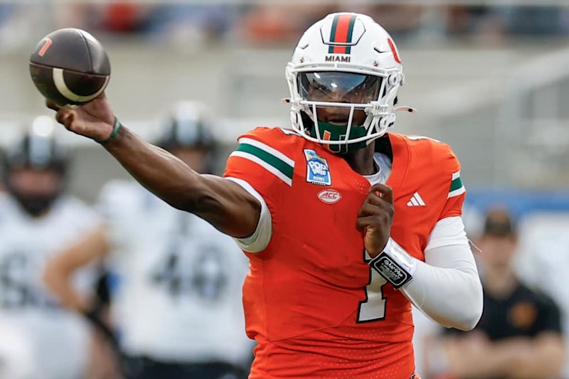 NFL : Cameron Ward est prêt à faire regretter les équipes qui le ...