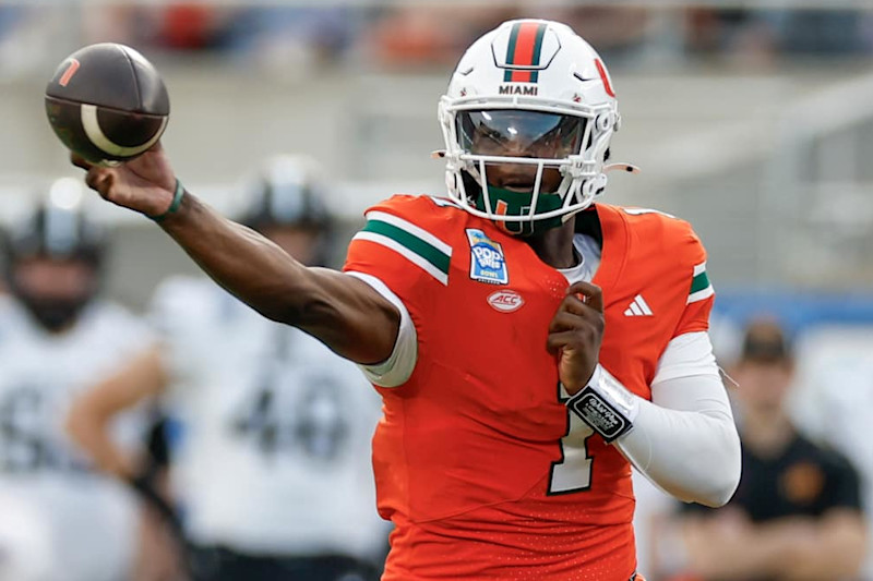 NFL : Cameron Ward est prêt à faire regretter les équipes qui le ...