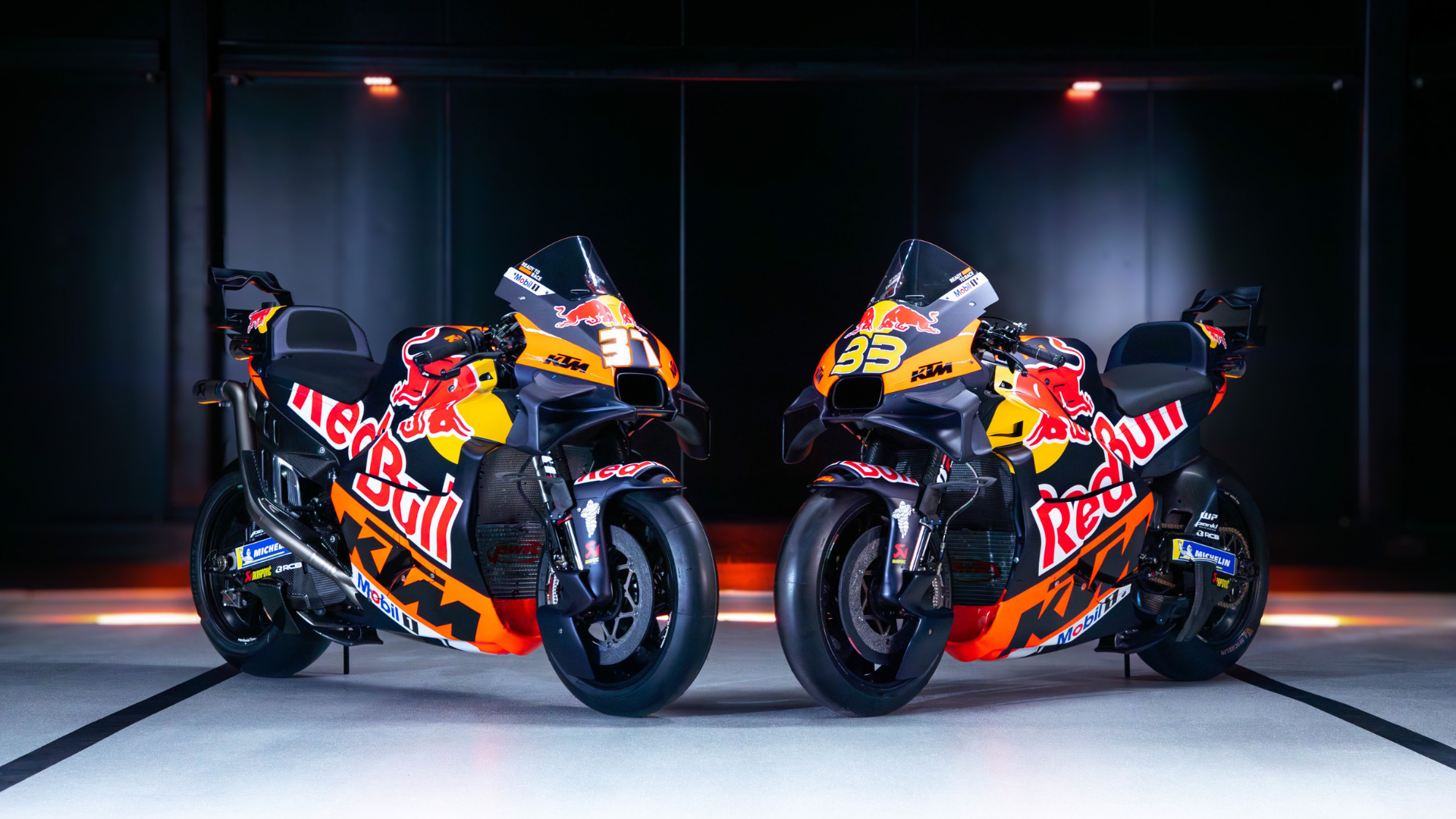Presentación Red Bull KTM Factory Racing MotoGP 2025 con Pedro Acosta y ...