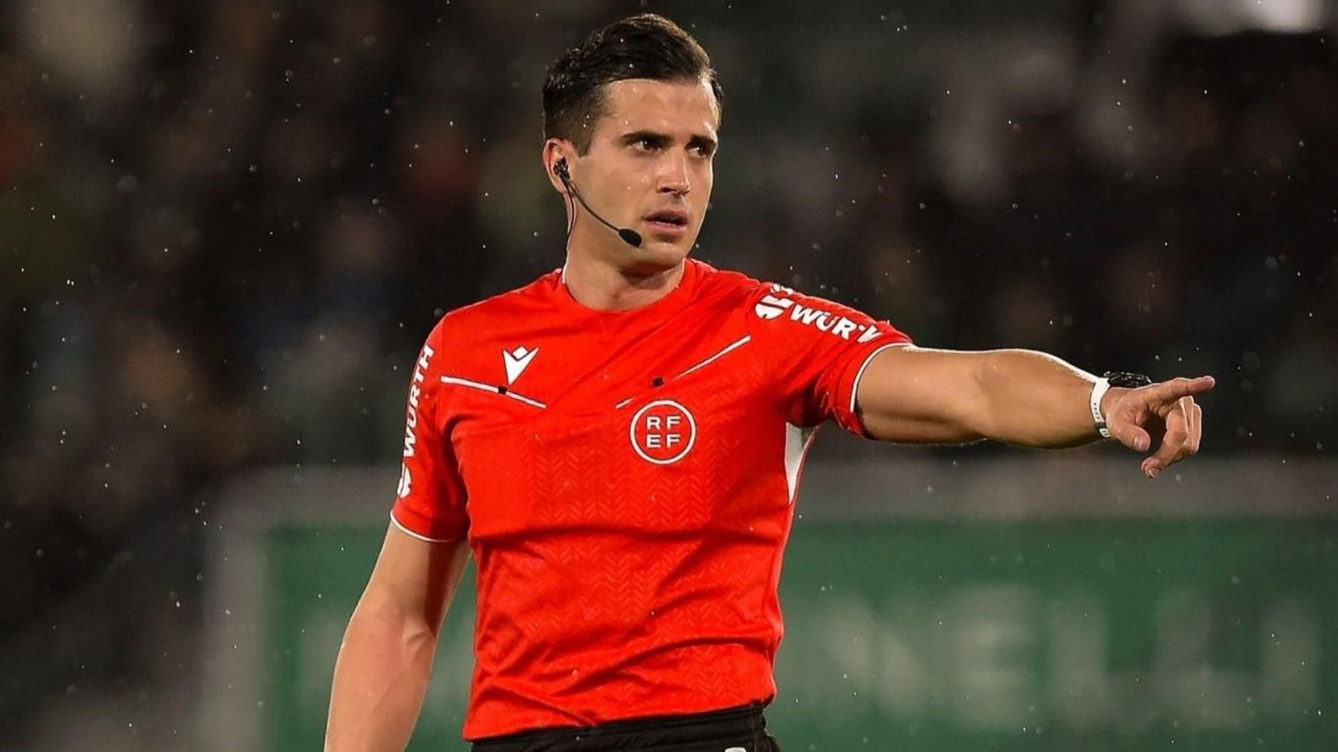 ¿Quién es José Luis Guzmán Mansilla? Árbitro del Osasuna vs Atlético de ...