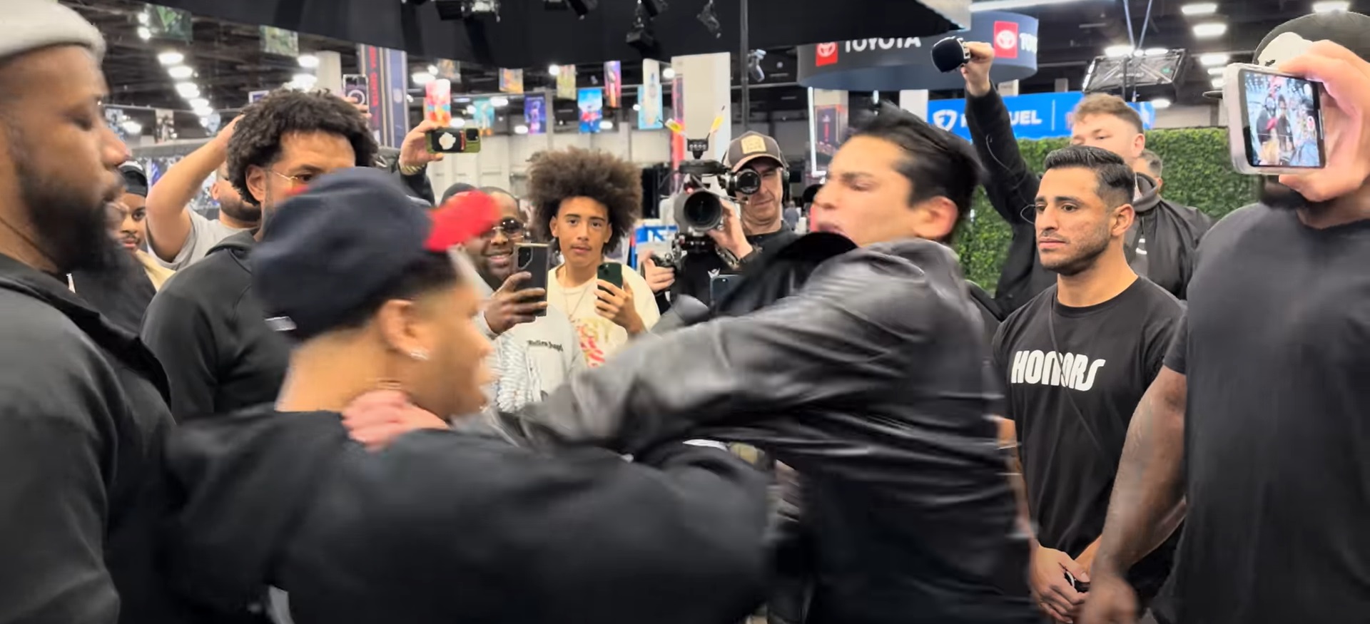 Ryan García, Devin Haney y el brutal cara a cara que terminó a empujones: "Te dije que ibas a ...