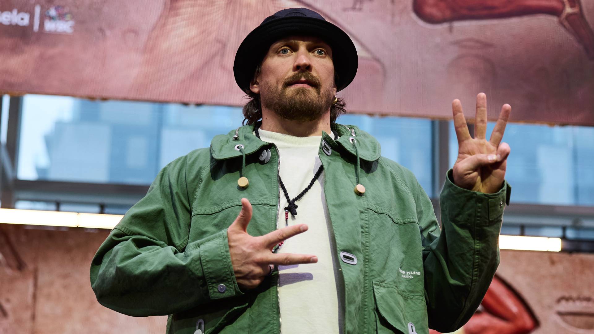 Oleksandr Usyk makes one change in training camp ahead of Rico ...
