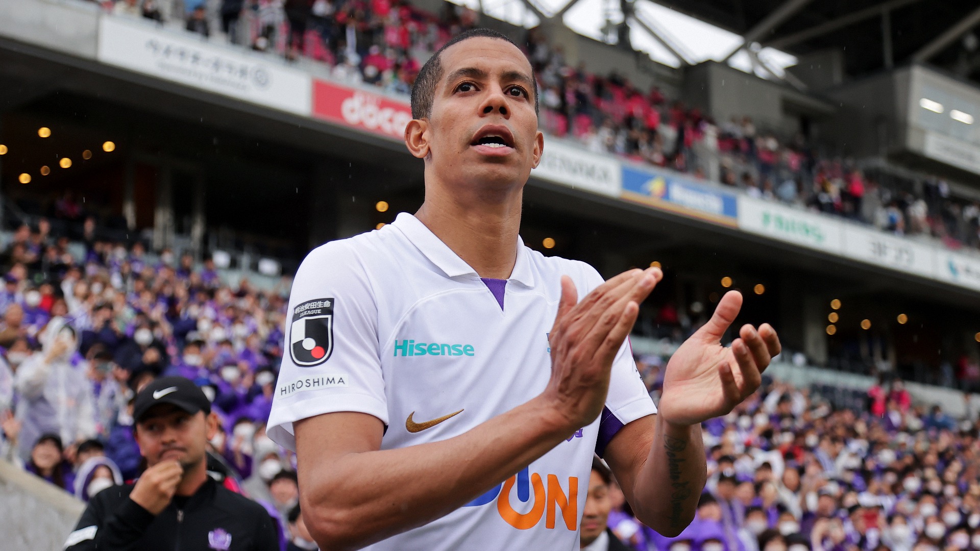 【動画】「ピッチでの努力の成果」。4月のJ1月間MVPに輝いたドウグラス・ヴィエイラが受賞の喜びを語る｜やべっちスタジアム | DAZN News JP