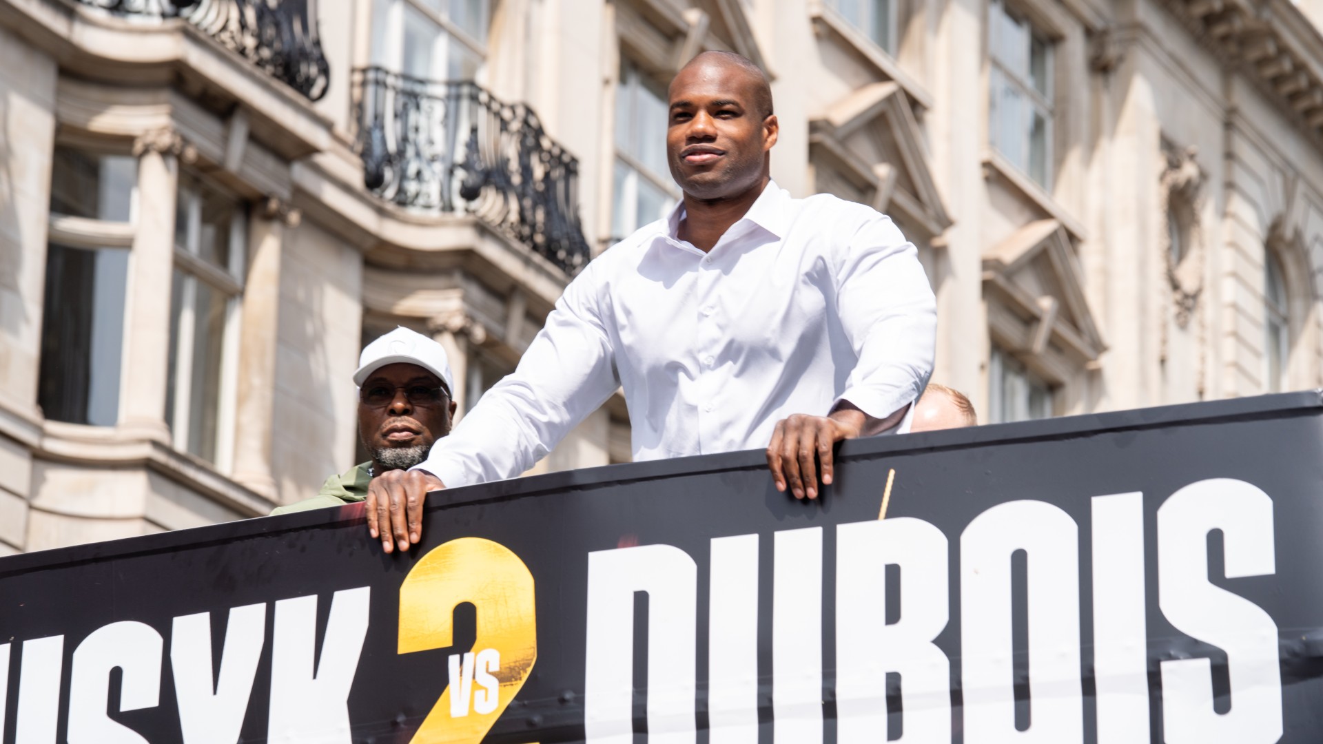 Oleksandr Usyk and Daniel Dubois engage in larger than life London ...
