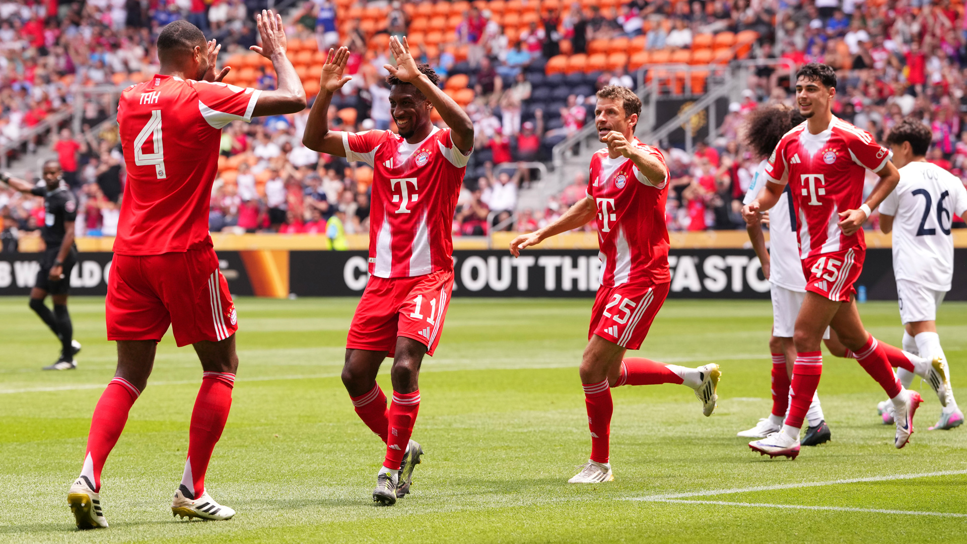 Fußball heute live im TV und LIVE-STREAM: FC Bayern München - Benfica Lissabon | DAZN News DE