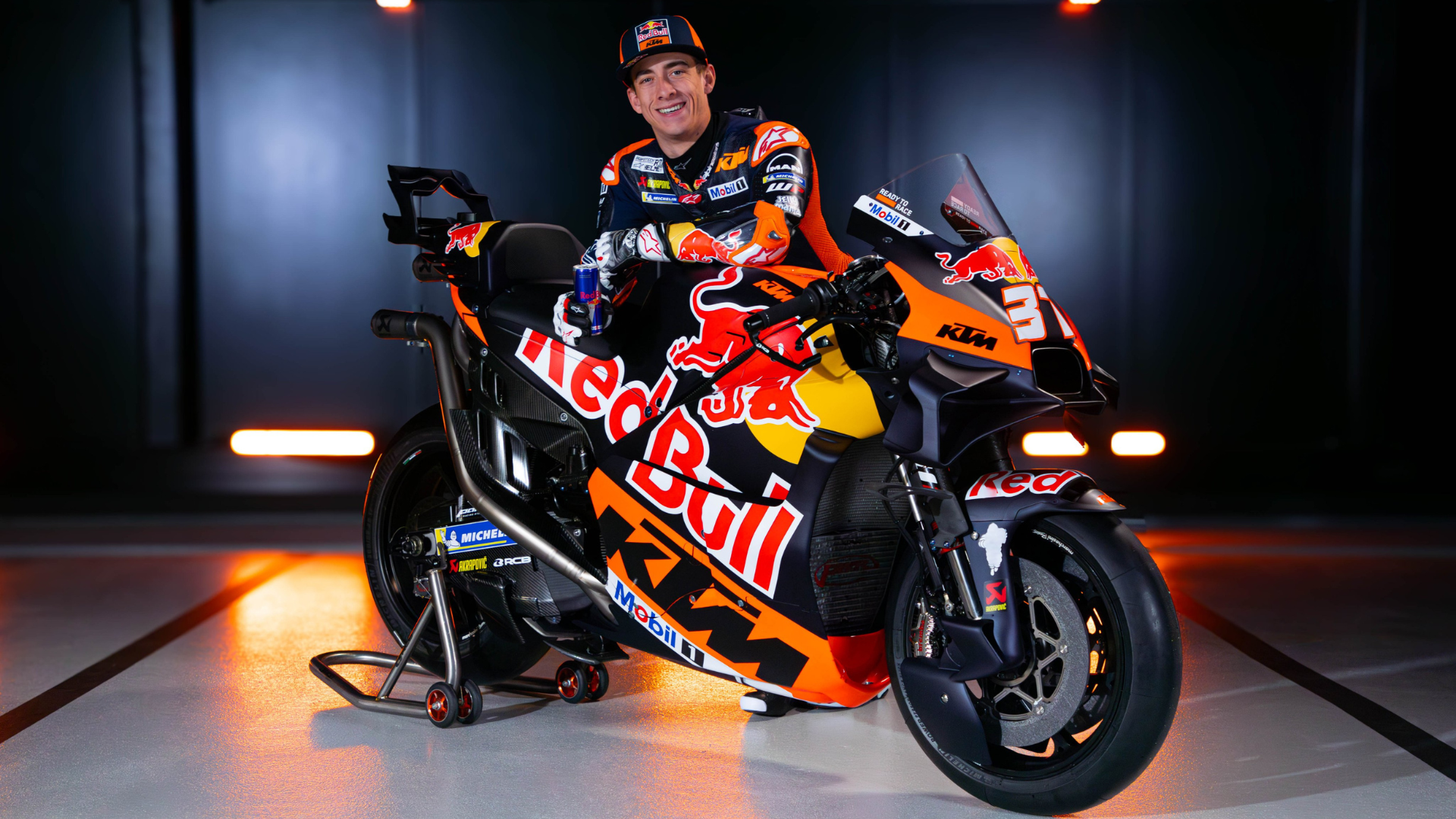 Presentación Red Bull KTM Factory Racing MotoGP 2025 con Pedro Acosta y ...