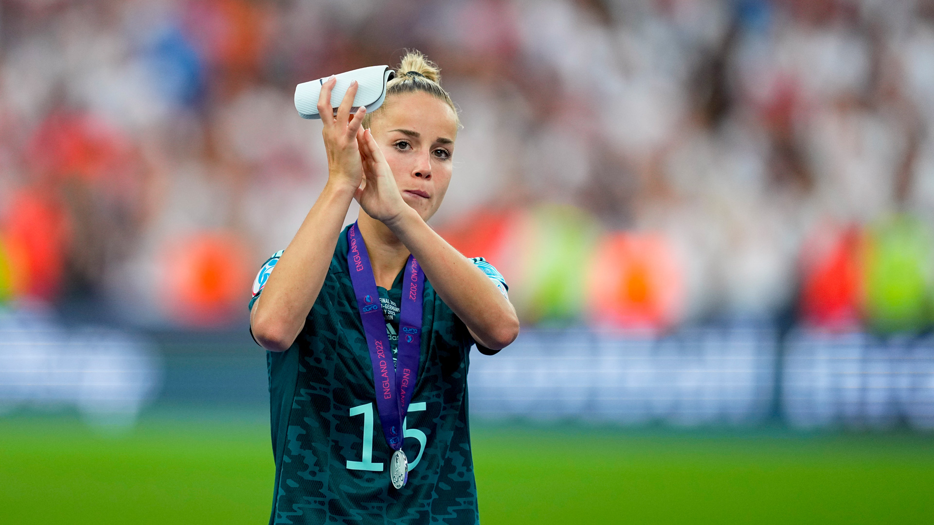 "322 Tage harter Arbeit haben sich ausgezahlt": Giulia Gwinn ist beim ...