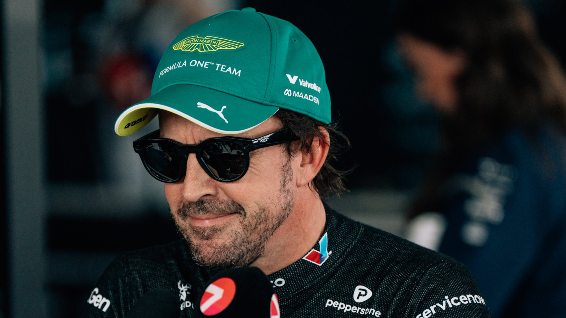 Fernando Alonso no puede evitar sonreír tras lograr los primeros puntos ...