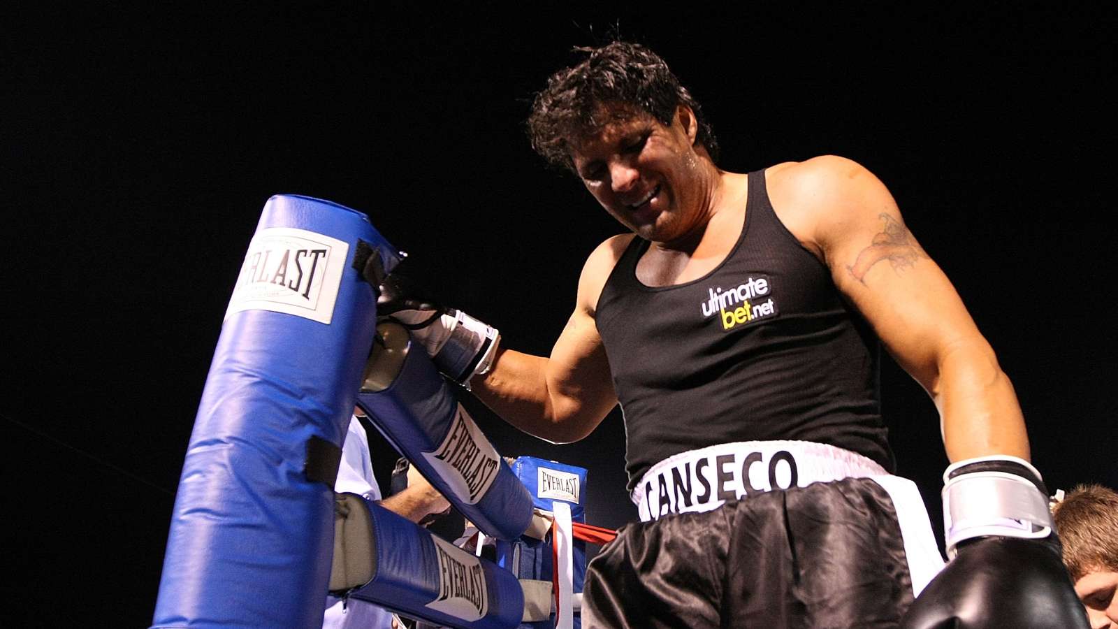 Did Jose Canseco take a dive in boxing match? | DAZN News US