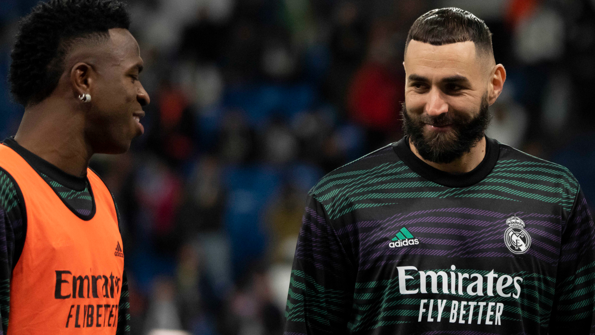 Karim Benzema y su defensa a Vinicius ante el árbitro tras amonestar al ...