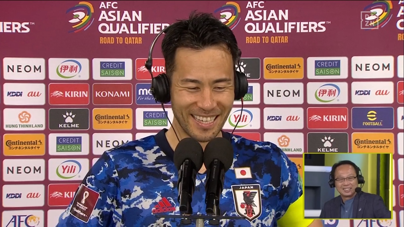 吉田麻也が思わず「それ質問じゃないですよ！」と笑った岡田武史氏の言葉｜サッカー日本代表｜W杯最終予選 | DAZN News JP