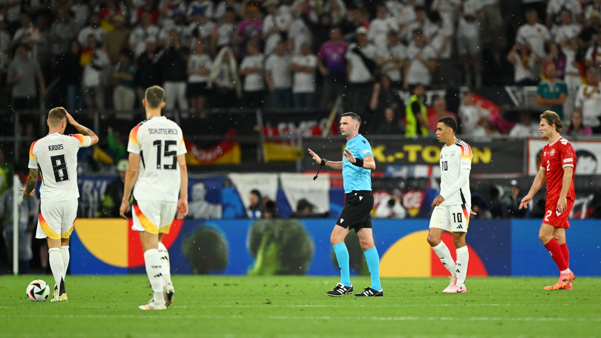 FC Bayern vs. Bayer Leverkusen, Schiedsrichter: Das ist Michael Oliver | DAZN News DE
