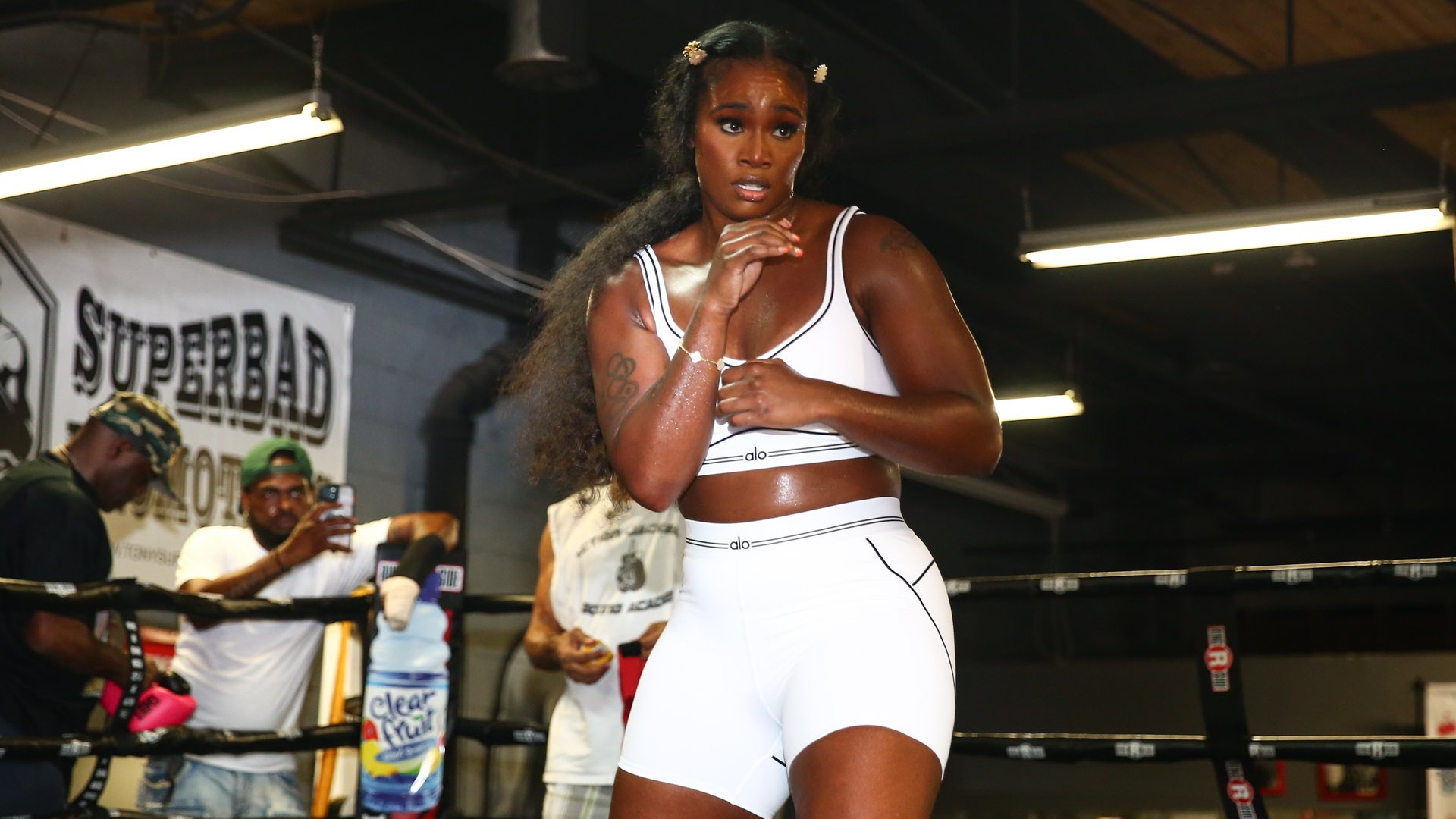 Claressa Shields dazzles; overpowers Lani Daniels to remain undisputed ...