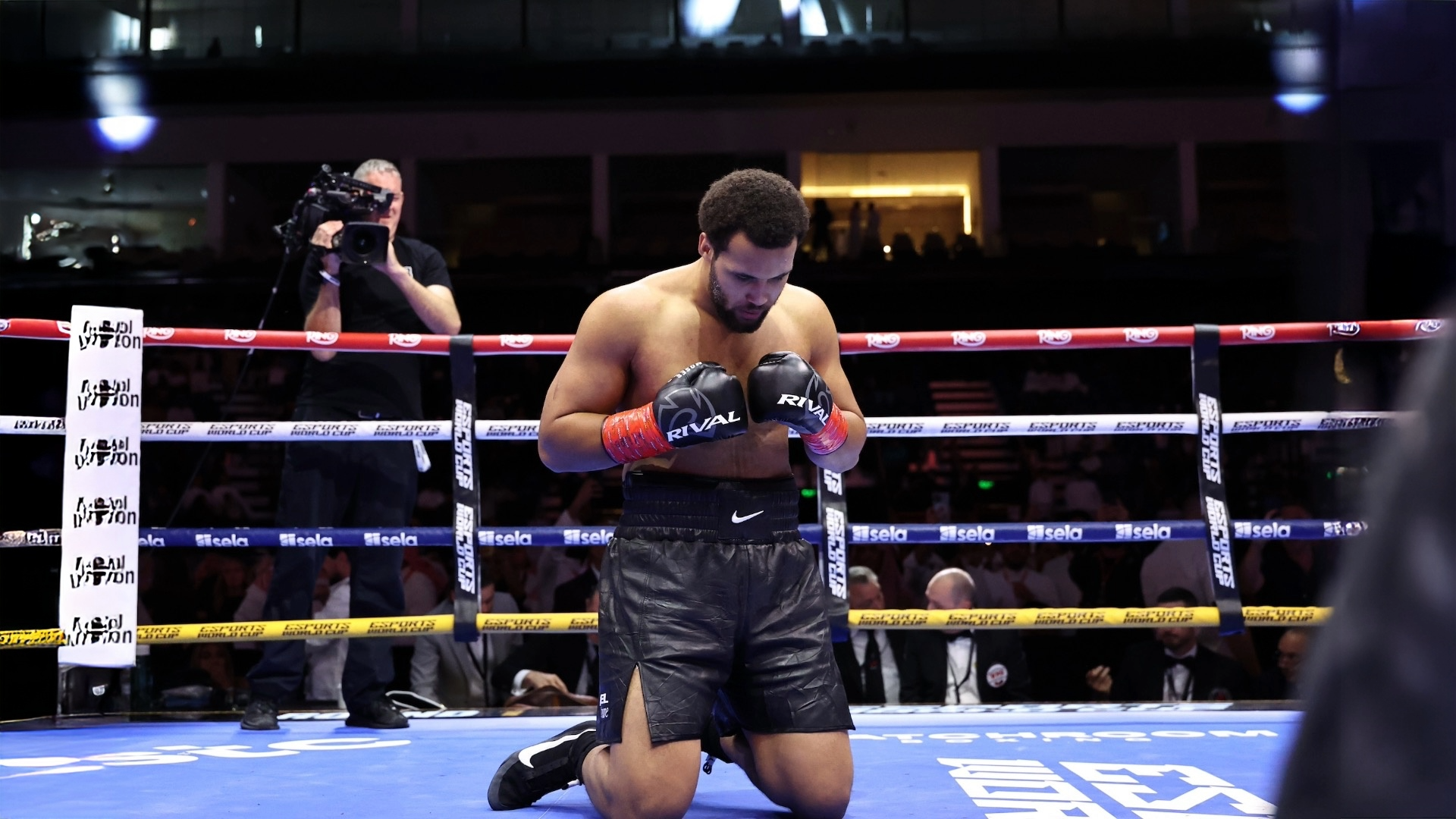 Watch - Moses Itauma displays incredible power with brutal win | DAZN News GB