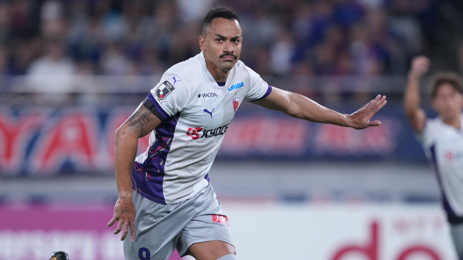 8月度の『明治安田Jリーグ KONAMI月間MVP』が発表！J1は4試合で7ゴールの大活躍を見せた京都のラファエル・エリアスを選出｜Jリーグ | DAZN News JP