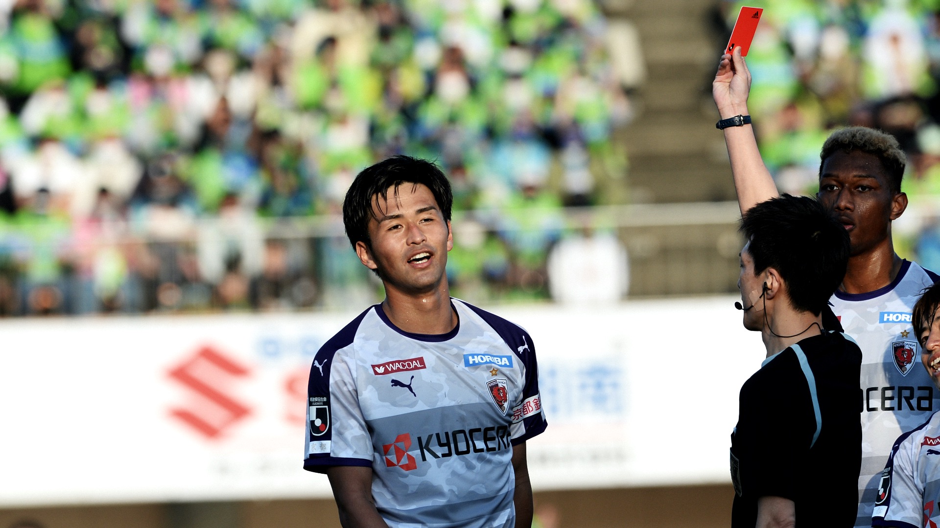 「ポイントは二つ」。湘南対京都の麻田のファウルは“DOGSO”によるレッドカード判定で妥当だったのかを検証｜Jリーグジャッジリプレイ | DAZN News JP