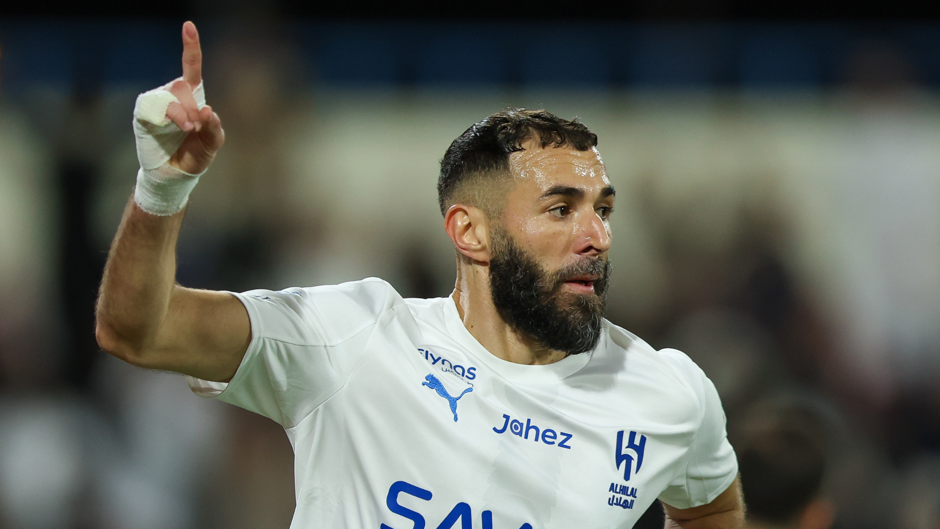 Benzema indiferente a Ronaldo em dia de aniversário | DAZN Notícias PT