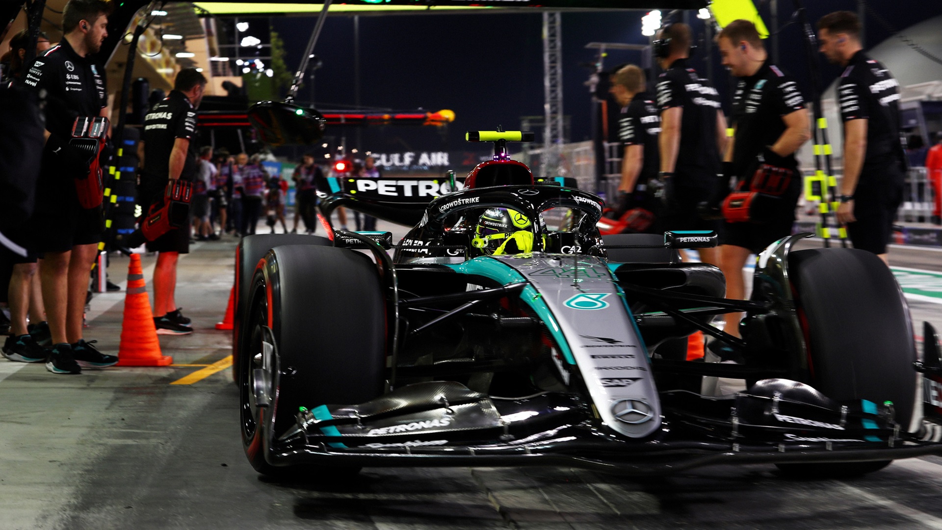 バーレーンGPのFP2はハミルトンがトップ＆メルセデス1－2！RB角田裕毅15番手…各マシンFP2終盤はロングランに注力｜F1 | DAZN News JP