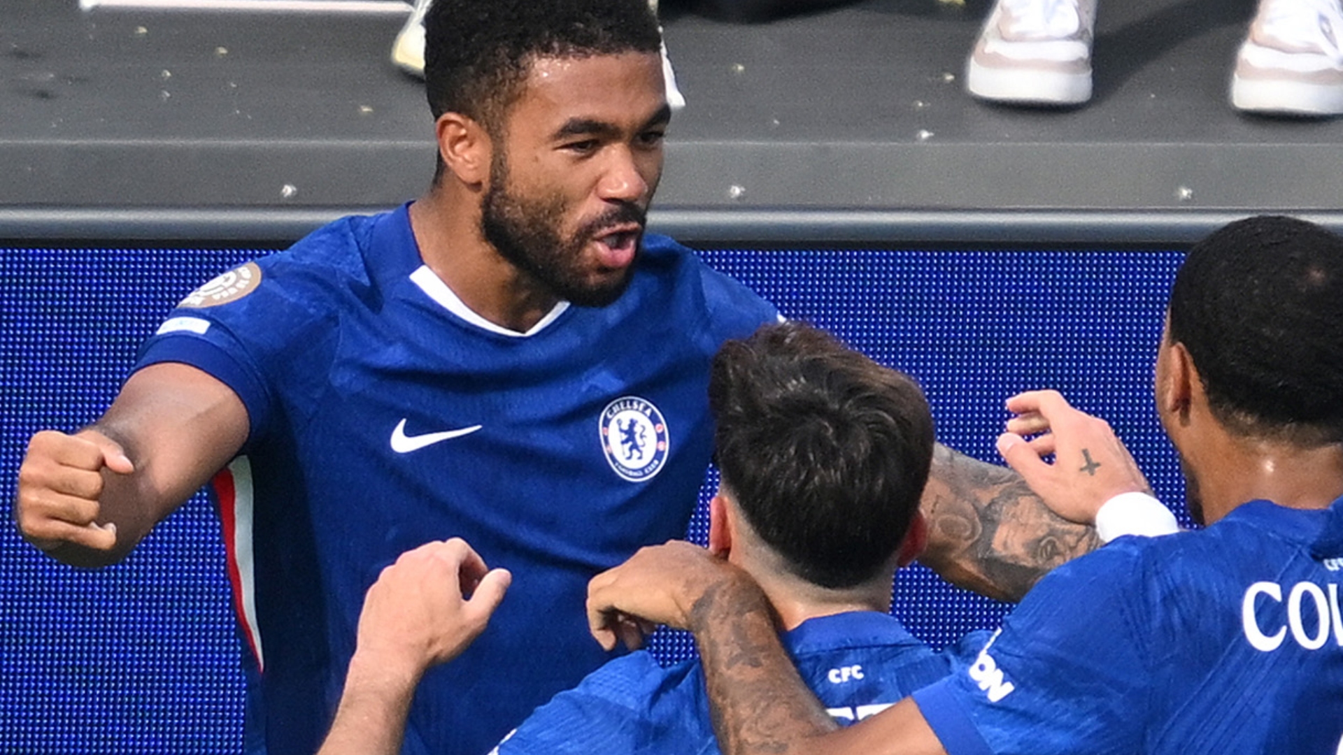 ¡Vaya golazo de Reece James! El tiro libre que sorprendió a Trubin en ...