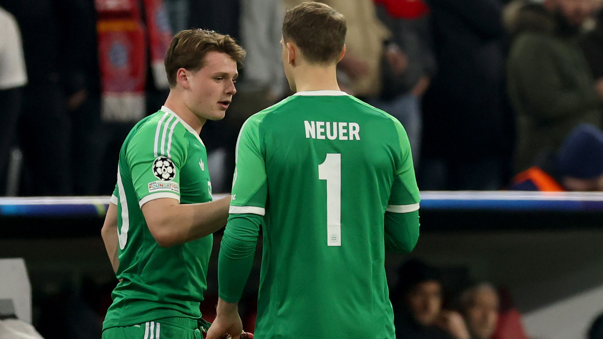 Warum ersetzt Urbig und nicht Ulreich Neuer im Tor des FC Bayern ...