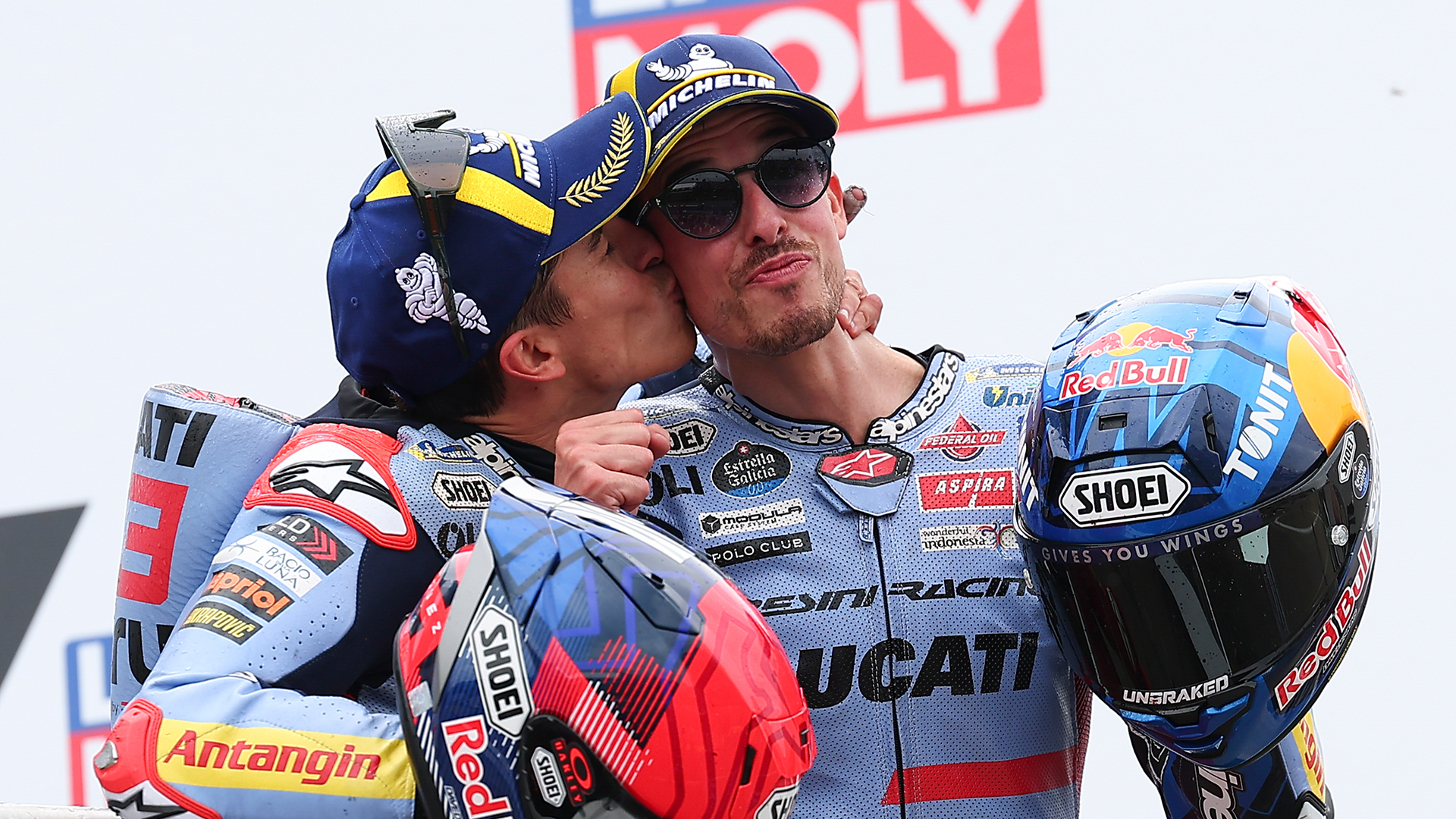 Álex Márquez y su sonrisa cuando le preguntan si puede luchar contra Marc Márquez y Pecco ...