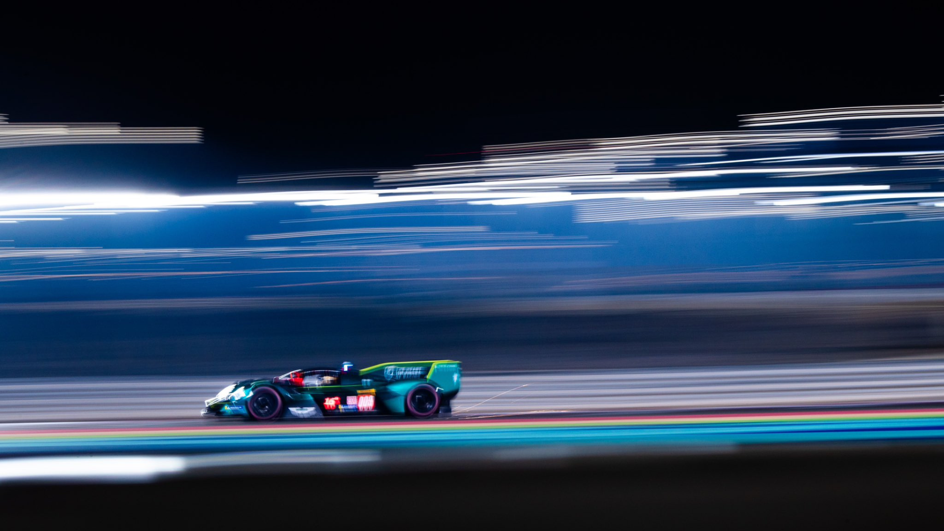 ¡Música celestial para los oídos de los amantes del motor! El salvaje ...