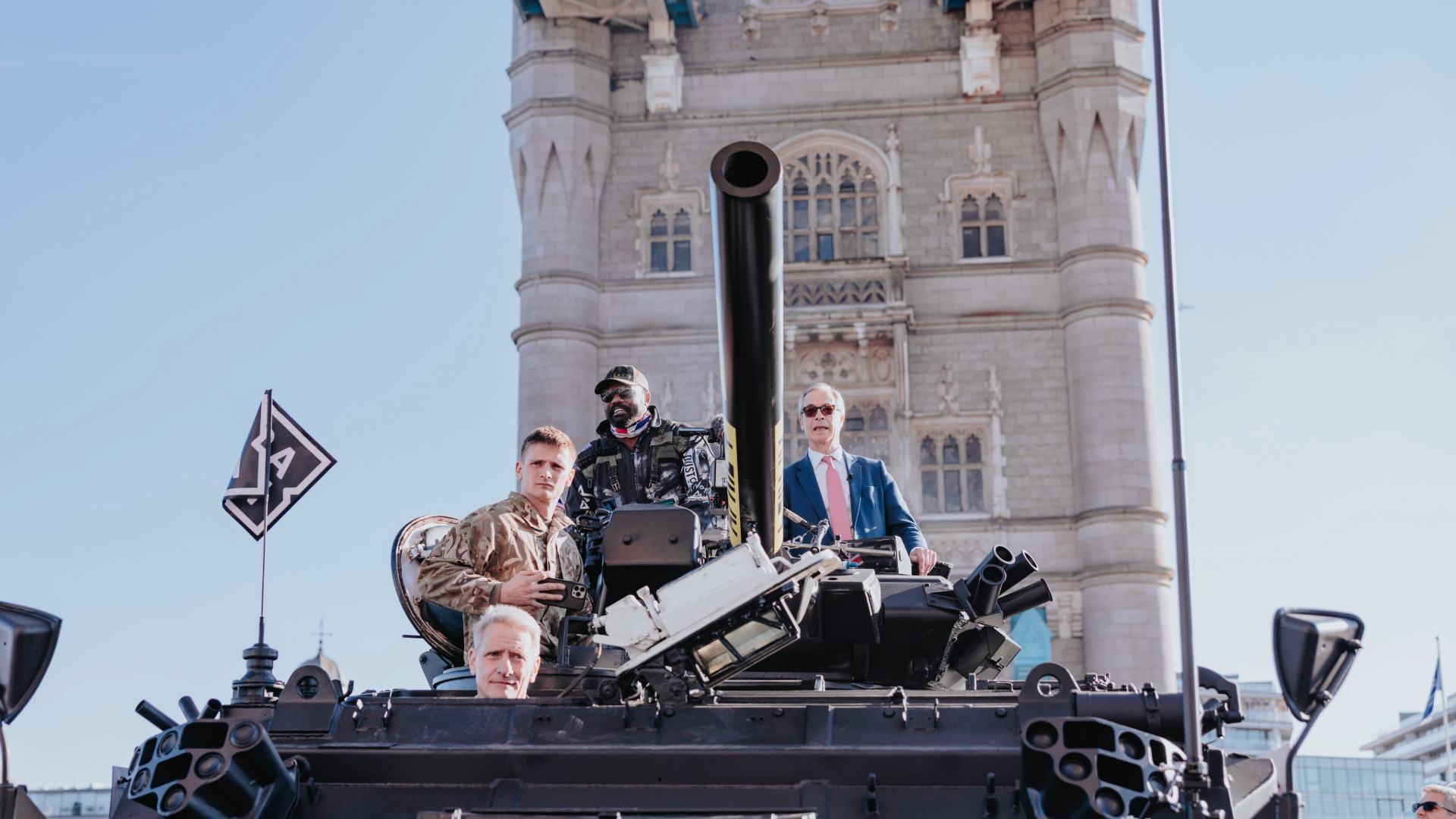 Derek Chisora rides into Deontay Wilder press conference in a tank ...