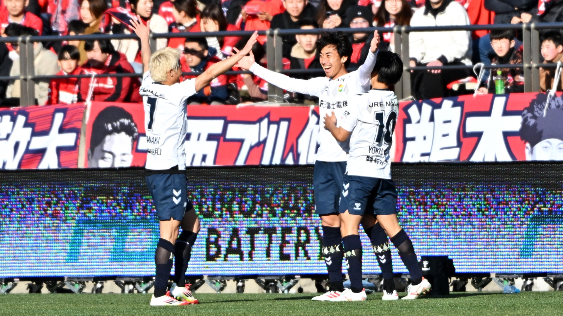 【週末J2まとめ】千葉、徳島、大分が開幕戦白星で首位スタート。1年でのJ1復帰を目指す3チームは明暗が分かれる結果に｜Jリーグ | DAZN News JP