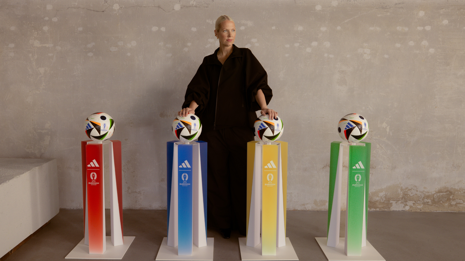Calcio e arte si uniscono per la creazione del plinto di FUSSBALLLIEBE ...