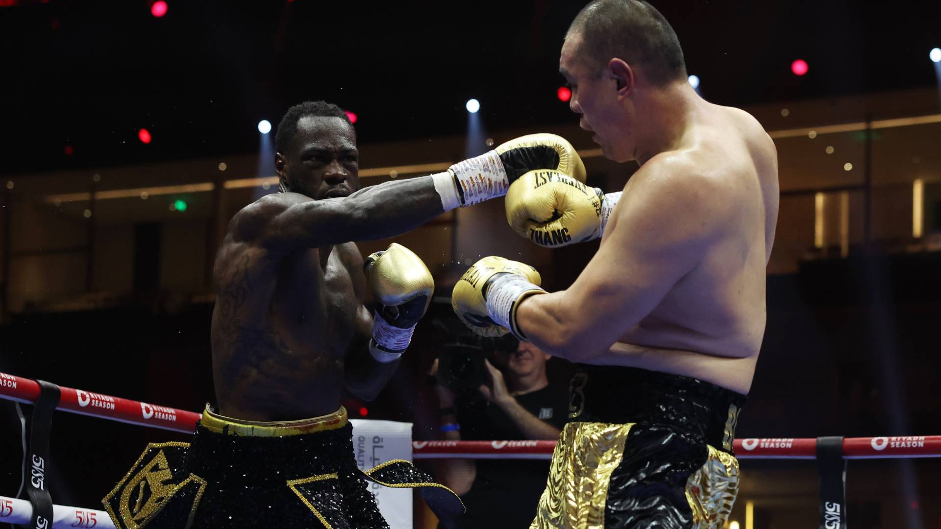 Deontay Wilder vs Tyrrell Herndon - Wilder's heavyweight slugfest in ...