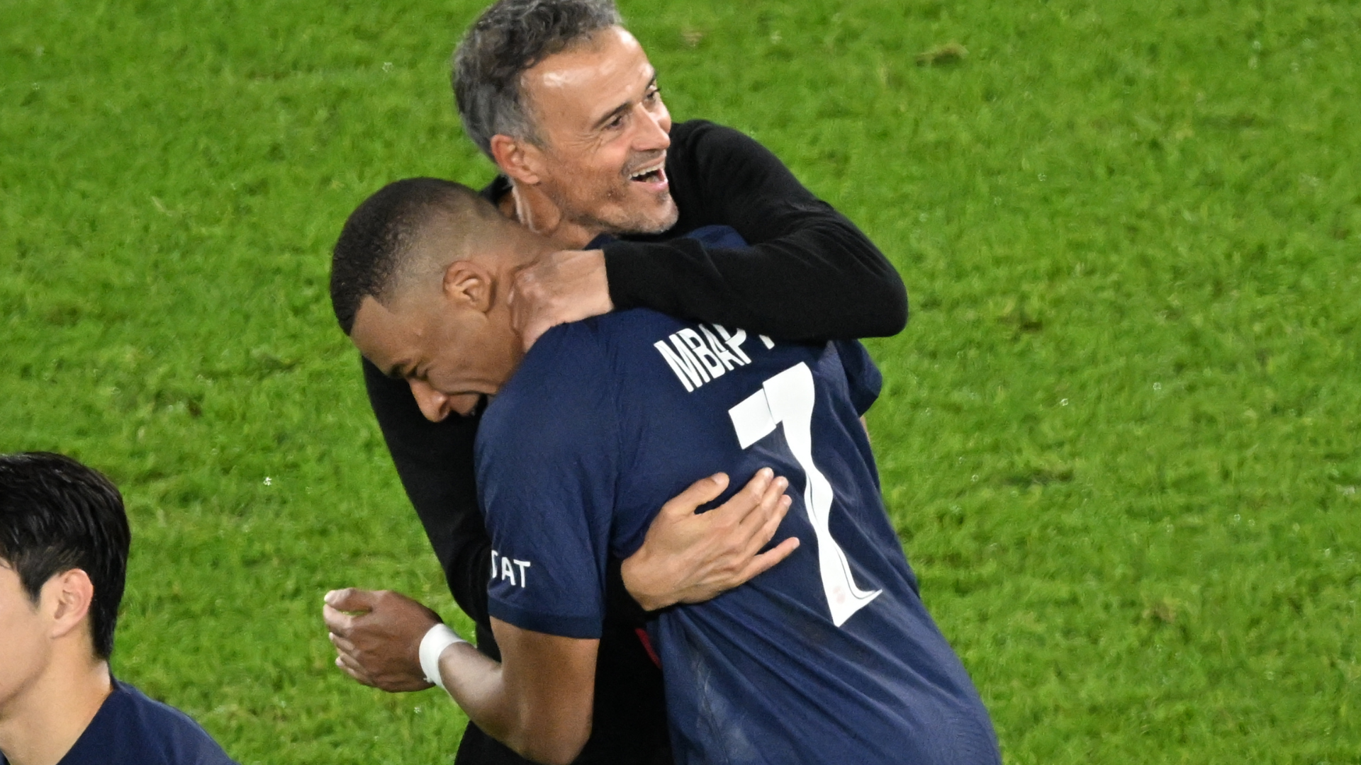 Luis Enrique se acuerda de Kylian Mbappé tras ganar la Champions League con el PSG: "Nos hubiera ...
