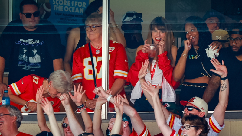 Travis Kelce cuenta a su hermano Jason Kelce cómo fue la visita de ... Travis Kelce cuenta a su hermano Jason Kelce cómo fue la visita de ...