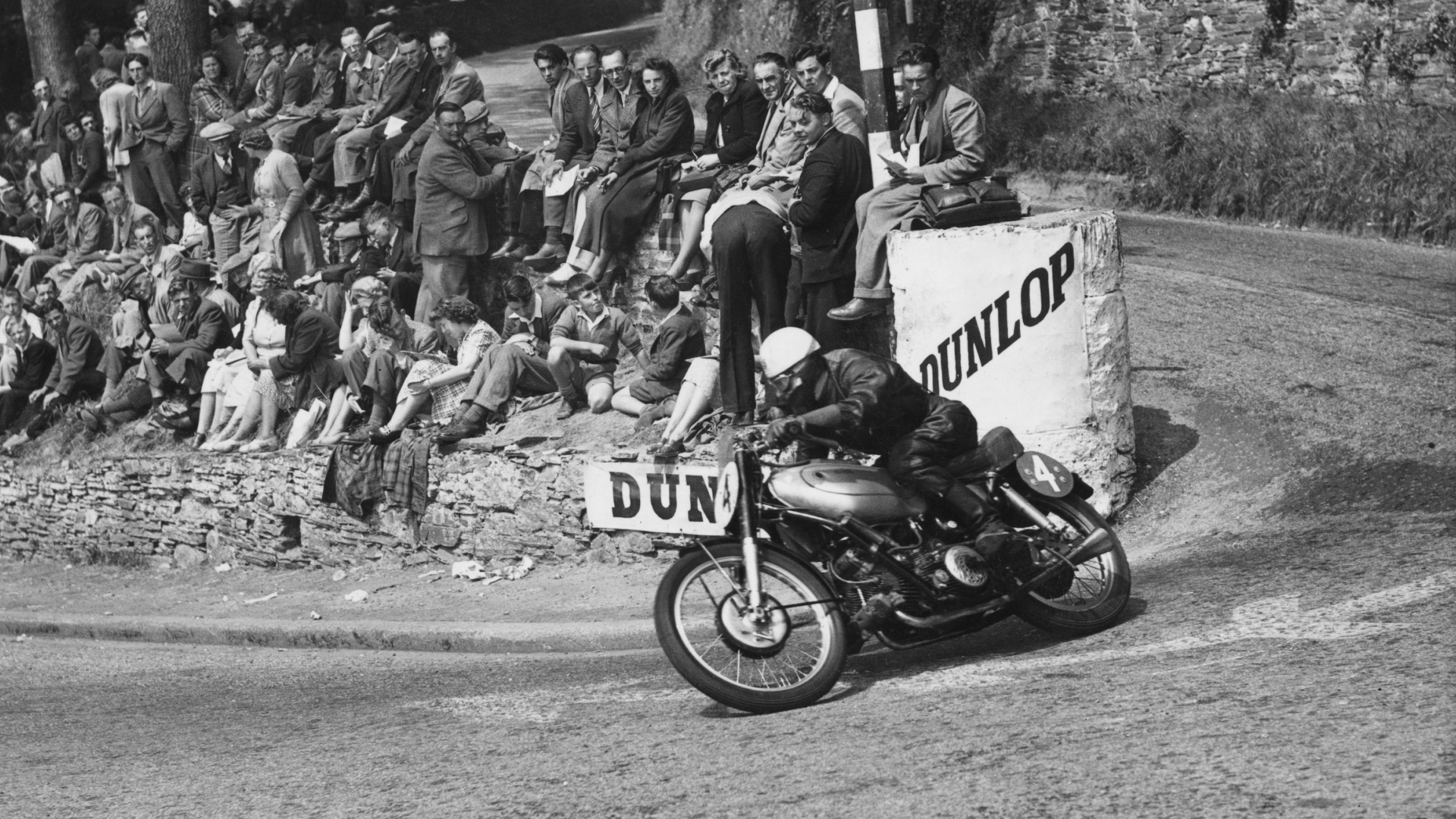 ¿Quién es el piloto más veterano en ganar un Mundial de motociclismo ...