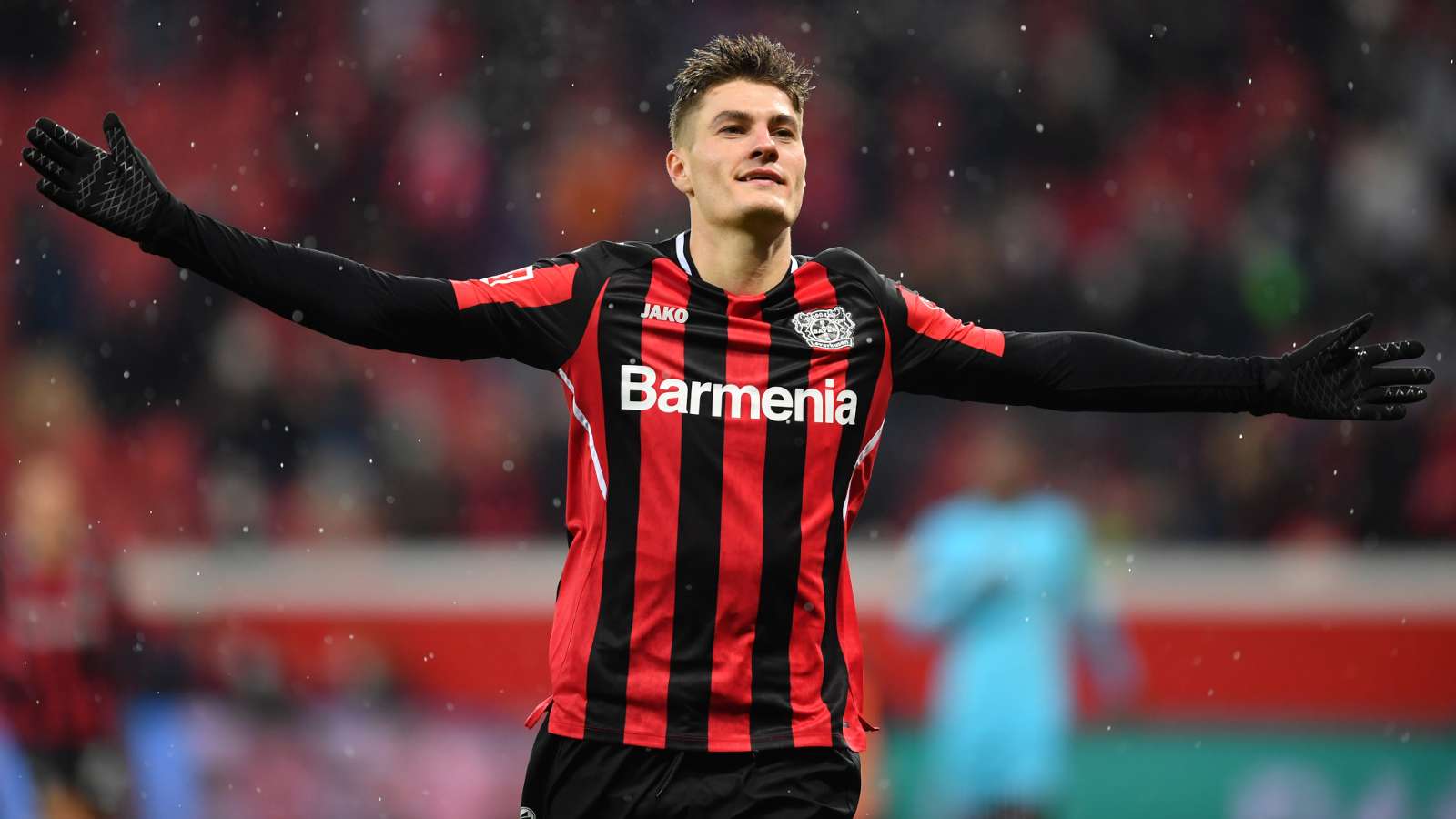 Bayer-Torjäger Patrick Schick unterzieht sich Leisten-OP | DAZN News ...