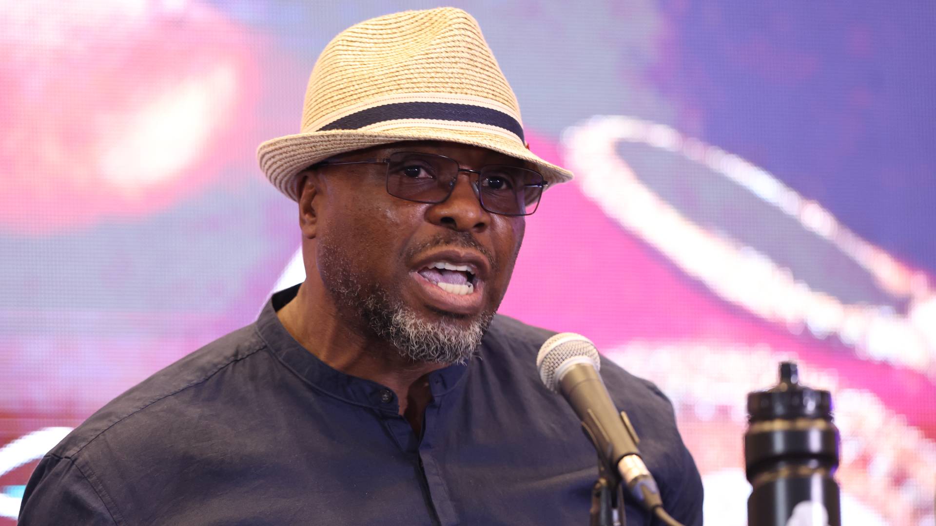 Dubois trainer Don Charles thanks British boxing legend for emotional ...